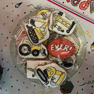 Race Cars Birthday Cookies, Race Cars Party Favors, Cars Decorated ...