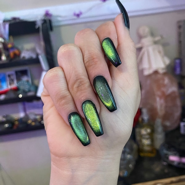 COVEN | Green Color Shifting Cat Eye Velvet Press on Nails | Witchy ...