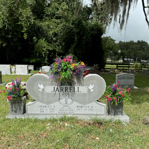 Beautiful Realistic Graveside Flowers, Flowers for Cemeteries, Memorial ...
