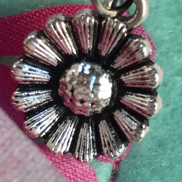 30pcs Daisy Flower Charms Floral Charms Antique Silver Tone 14x17mm ...