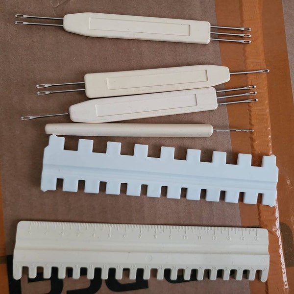 Bulky (8-9 Mm) Knitting Machine With Manual Options: Silver Reed SK120 ...