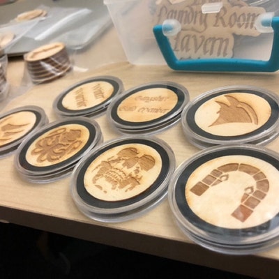 25x Custom Wooden Nickel Geocoin Tokens Geocaching Laser Engraved Swag ...