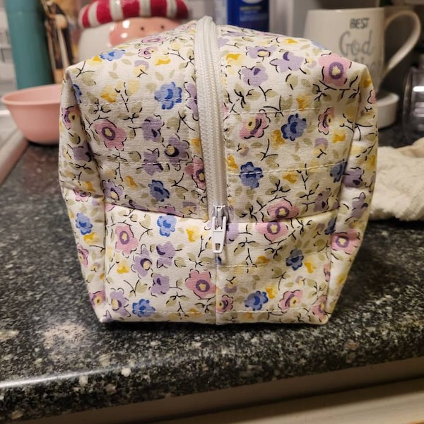 Basic Boxy Pouch - PDF Sewing Pattern for a Boxy Zipper Pouch That is ...