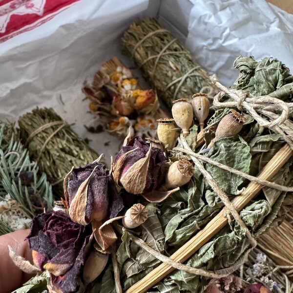 Yule Juniper & Blue Spruce Smudge Stick With Bundle - Small Bouquet ...