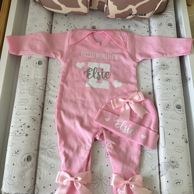 Newborn Baby Homecoming Set. SUPERB QUALITY Sleepsuit Hat Bib Headband ...