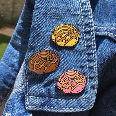 Concha Pin - Etsy