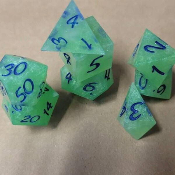 Animated Pixel Pink Moon Cloud Emote - Twitch, Discord, Youtube ...