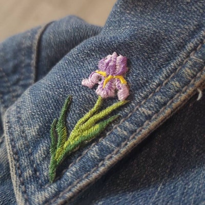 Red Tailed Hawk Bird Facing Right Iron on Applique Embroidered Patch ...