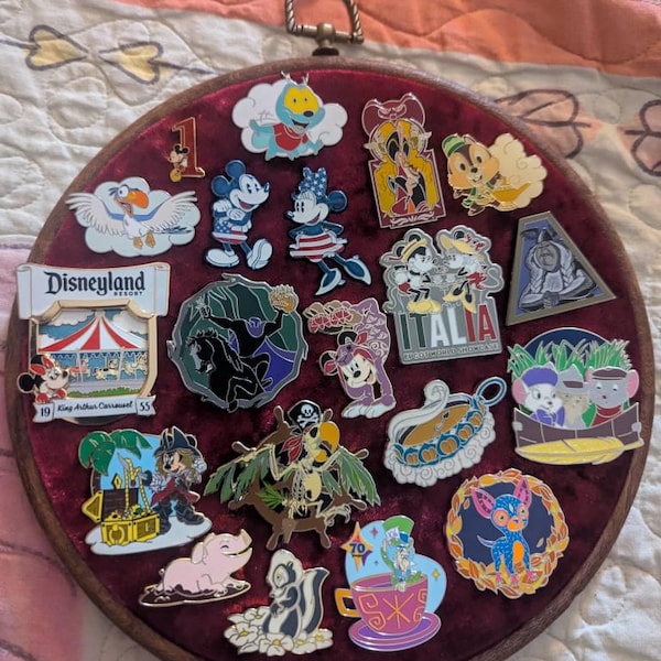Velvet Circle Pin Board Badge Lapel Wall Mounted Display Board Enamel ...
