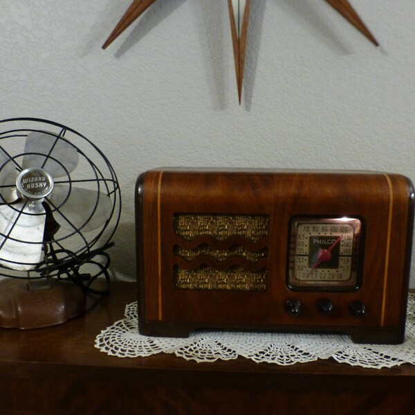 Beautiful 1946 Fada Catalin Radio Model 652. Restored and Working! FREE ...