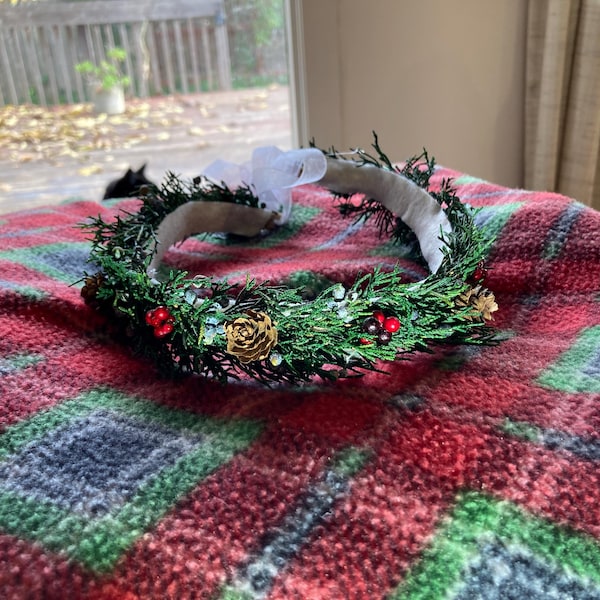 Christmas Flower Crown: Juniper, Red Berries & Pinecones - Etsy