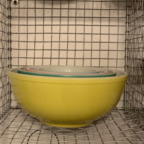 Set of 4 Pyrex Friendship Pattern Mixing Bowls, Orange and Red Pyrex ...