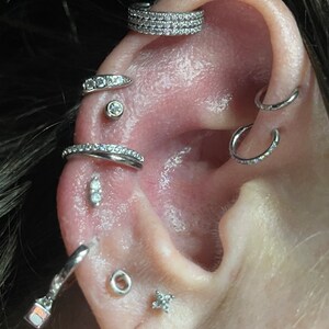 ASTM F136 Titanium Gem and Smooth Crossover Conch Clicker - Etsy