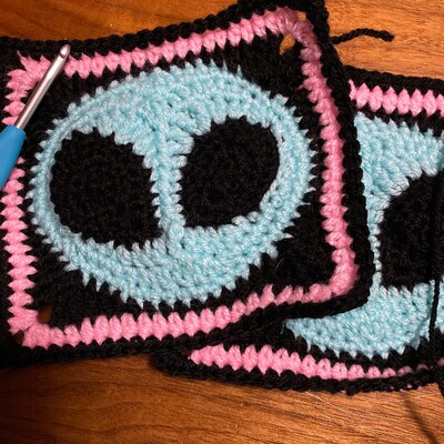 Alien Head Granny Square - Etsy
