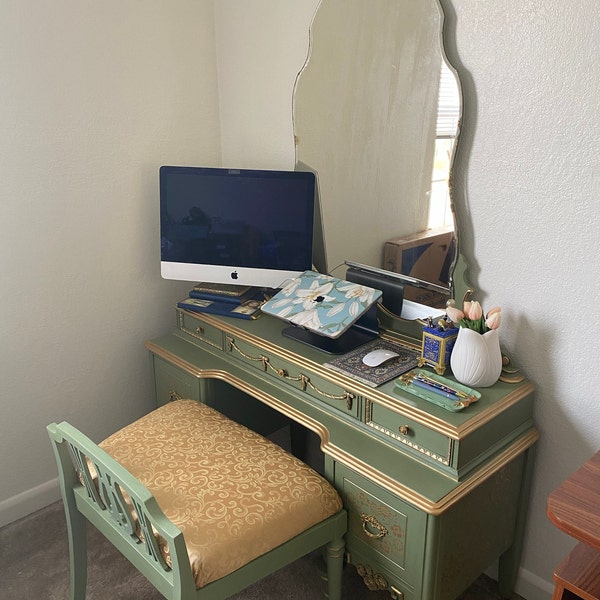 Antique Vanity/vintage Vanity/painted Vanity/make up Vanity/ Lilac ...