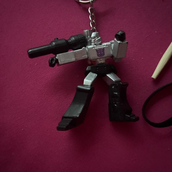 Transformers Keychain *choose One* Optimus Prime, Soundwave, Bumblebee ...