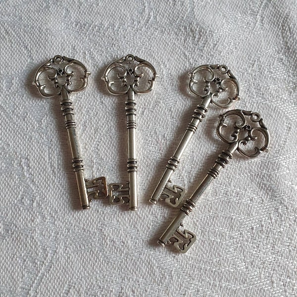 Large Skeleton Key, 83mm, Santa Magic Key Christmas Eve, Silver Pendant ...