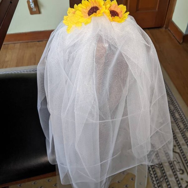 Sunflower Veil for Bride to Be Party , Bridal Bachelorette Veil - Etsy