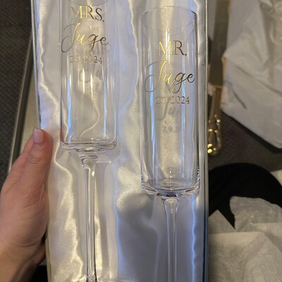 Personalized Modern Toasting Flutes With Gold Cake Cutting Set, Gold ...