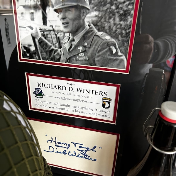 Major RICHARD D. WINTERS AUTOGRAPH 30x40 Cm Double Mat Framed Artistic ...