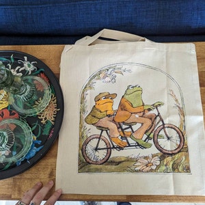 Comfort Colors®frog Carrying Flowers in Its Backpack Sweatshirt, Retro ...