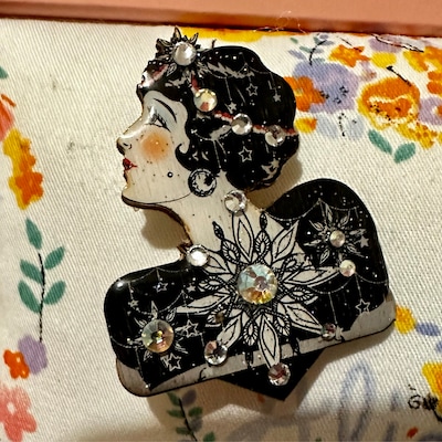 Pin up Retro Brooch Rockabilly Pin Fashion 1950's Jewellery 1940's ...