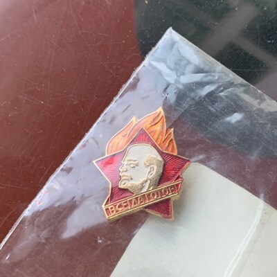 Lenin Pin Vintage Russian Soviet Pioneer Pin Socialist Leader Lenin ...