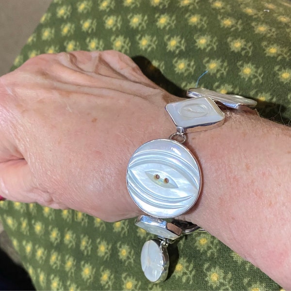 11 SMALL RED GLASS Buttons - Etsy