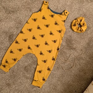 Bee Print on Gold Mustard Single Jersey Fabric Stretch T-shirt Weight ...