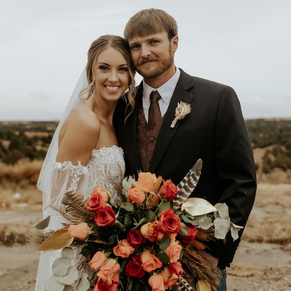 Antler Boutonniere With Dried Babysbreath, Daisy Buds, and Pampas Grass ...