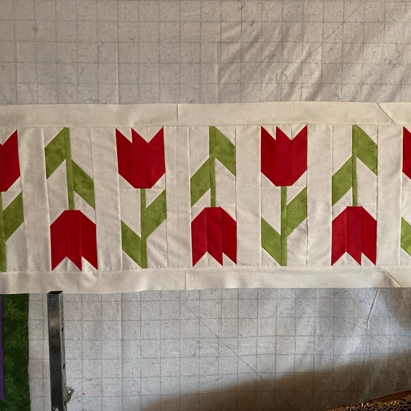 Tulip Time Table Runner Pattern by Creekside Stitches *spring Table ...