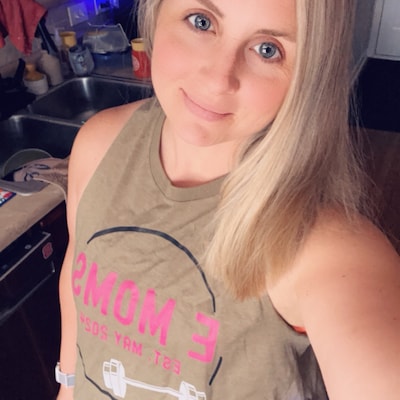 Custom Spray Tan Artist Shirt, Spray Tan Artist Gift, Tanning Salon T ...