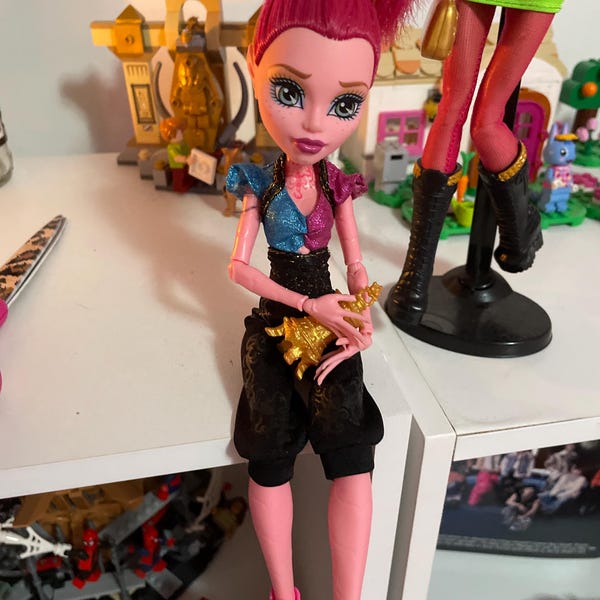 Monster High Doll Headmistress Bloodgood/ Basic/ Signature Doll ...