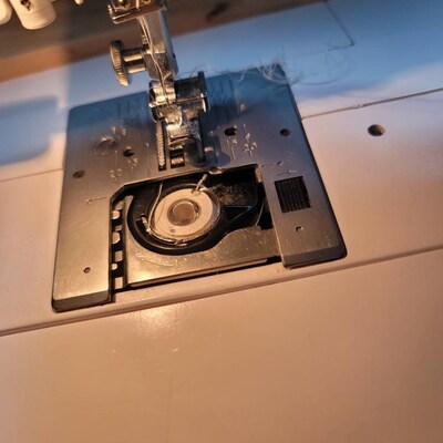 Genuine SINGER Class 15 Plastic Bobbin 81348 Fits All Machines Using 15 ...