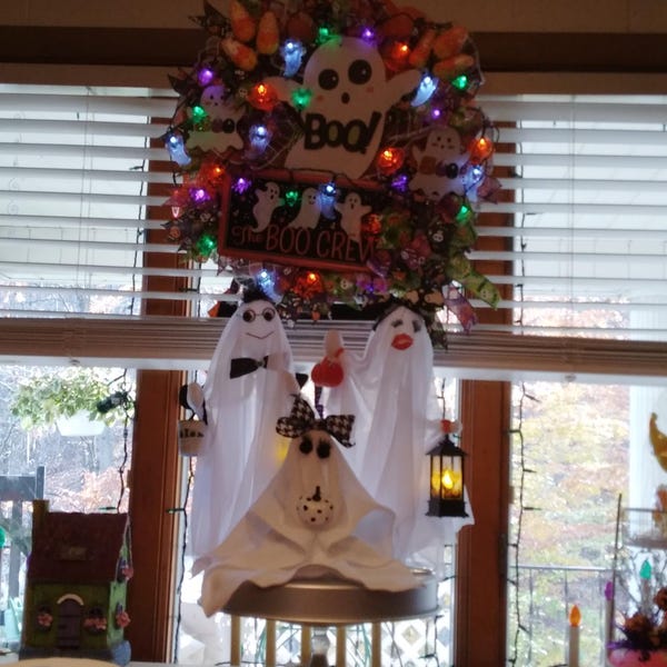 Tropical Tiki Bar Decor: Handcrafted Yarn & Ribbon Wreath for Beach ...