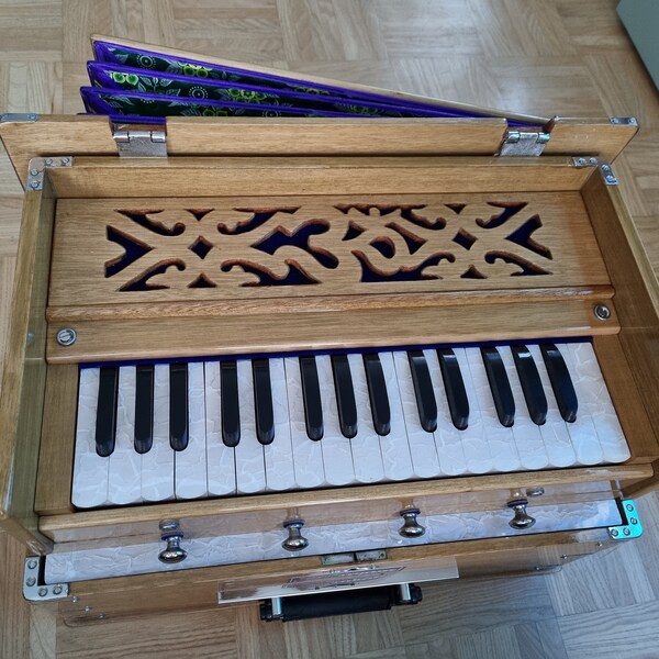 Harmonium 4 Stop 32 Keys 7 Fold Bellow Double Reeds Tuned to 440 Hz for ...