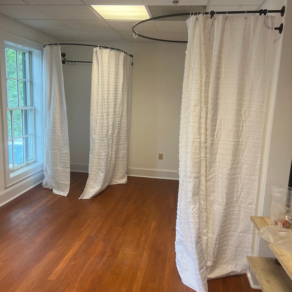 U Shaped Standing Oval Fitting and Dressing Room With Clothes Hanger ...