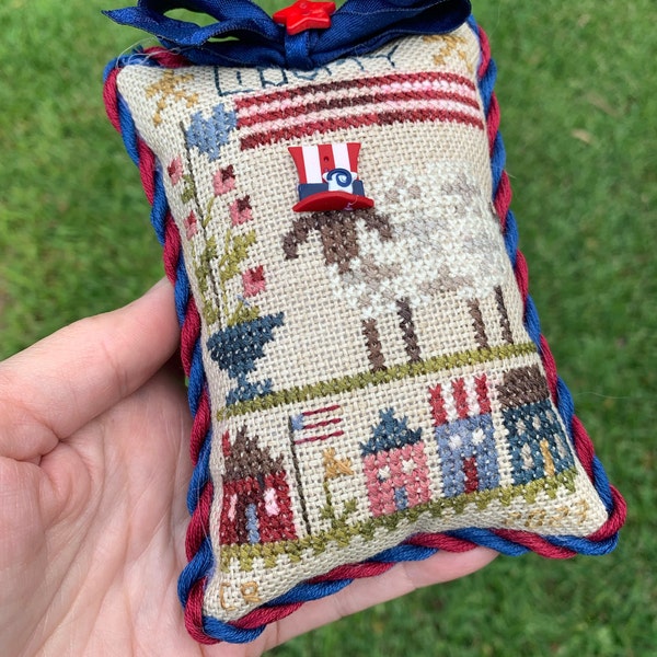 Custom Round Needlepoint Monogram | Round Classic Monograms Canvas ...