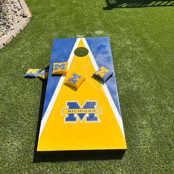 Michigan Wolverines Officially Licensed Vinyl Sticker - Multiple Sizes ...