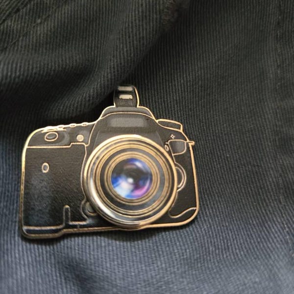 DSLR Camera Enamel Pin, Spinning Lens, Photographer Gift - Etsy