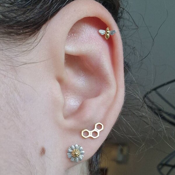 16G Daisy Flower Forward Helix Earring April Birthflower Tragus Stud ...