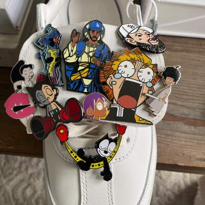 Random Lot of 10 Rock Band Pin Brooches Badges Music Punk Roll Heavy ...