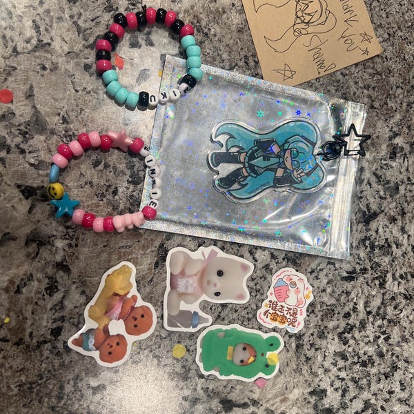 PRE-ORDER - Dandy's World Keychains! - Fanmerch - Roblox Game - Shrimpo ...