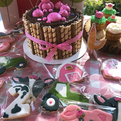 Fondant Pigs Cake Toppers Fondant Pig in Mud Fondant Pig Farm Party ...