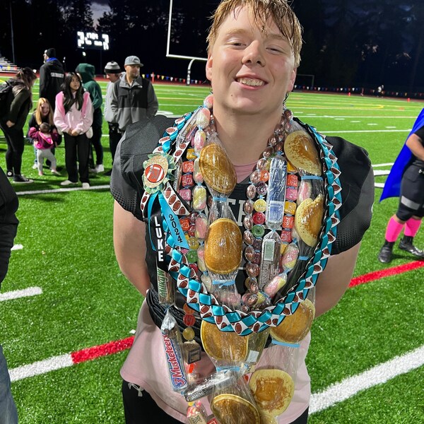 Football Ribbon Lei/senior Night/sport Night/graduation Leis/spirit ...