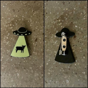 Spy Vs Spy Lapel Pins Button Comic Book Cartoon Illustration Black and ...