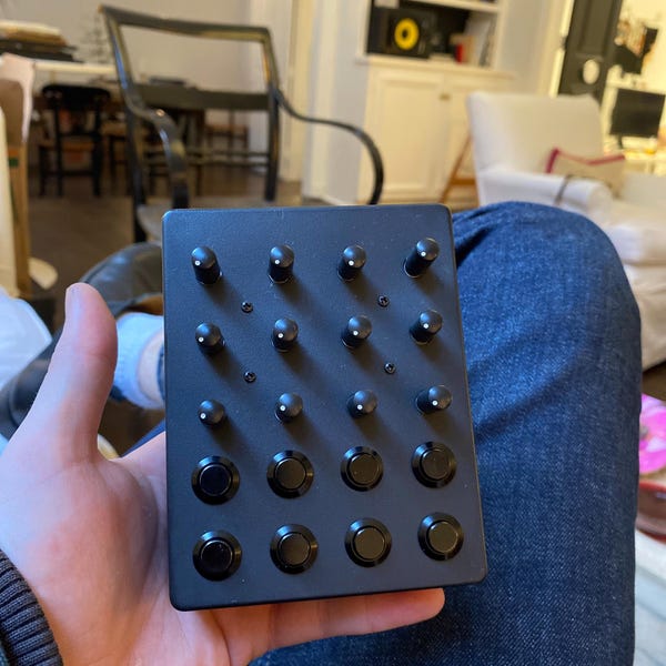 Midi Controller BB-XL / 8 LED Arcade Buttons / 96 Potentiometers / Din ...