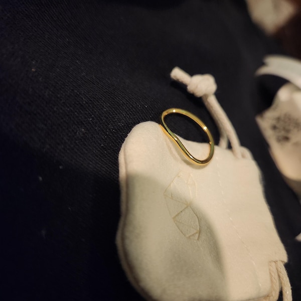 Dainty Wave Ring in Gold • Stacking Ring • Pinky Ring • Minimalist Ring ...