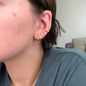 ASTM F136 Titanium Gem and Smooth Crossover Conch Clicker Hoop, 12mm ...