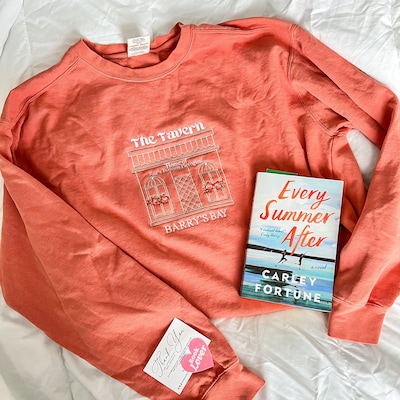 Romantasy Reader Sweatshirt / Fantasy Romance Reader Merch / - Etsy